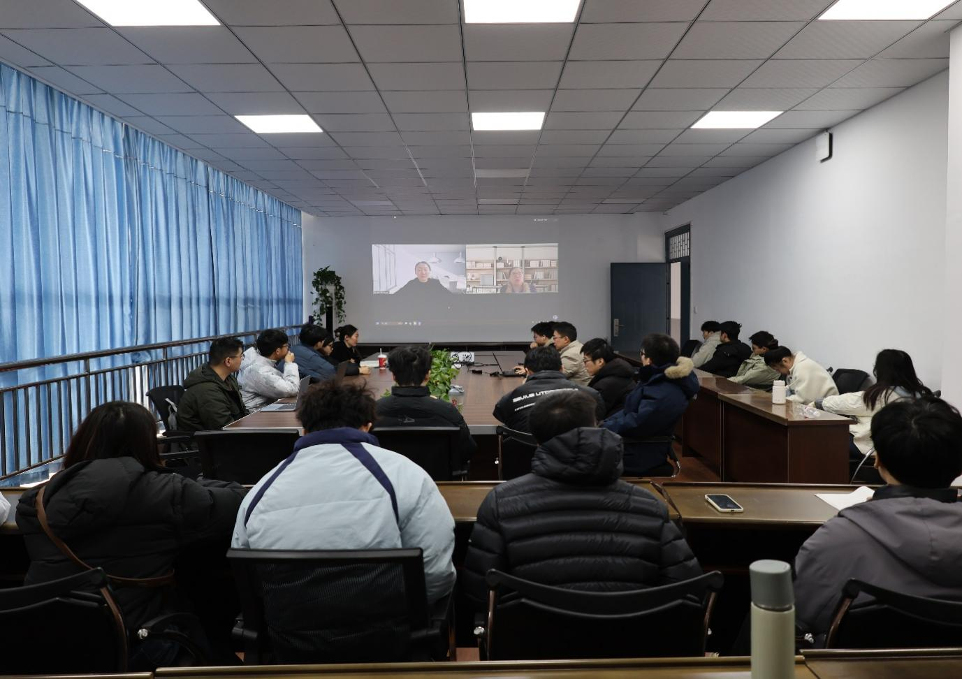 电气与电子信息学院邀请武汉理工大学教授为师生作专题报告